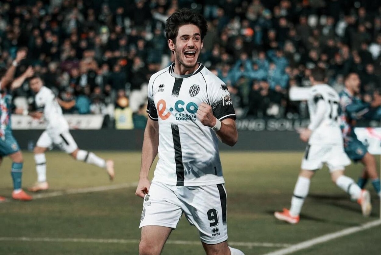 Giua, che combini?! Vantaggio non dato e rigore fischiato al Cesena, ma ...